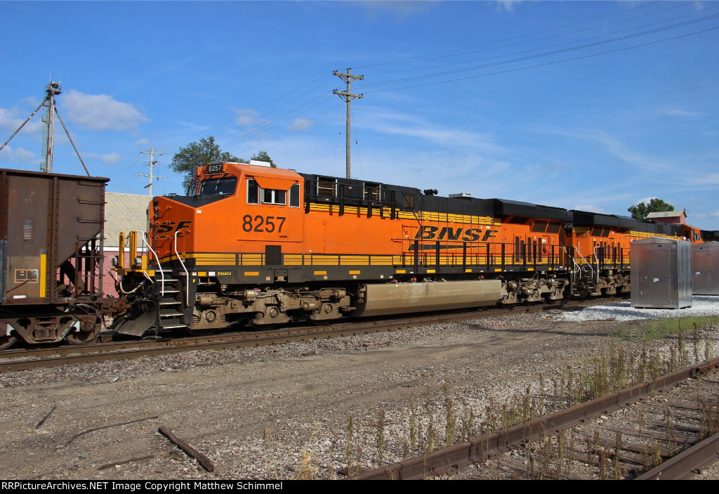 BNSF 8257